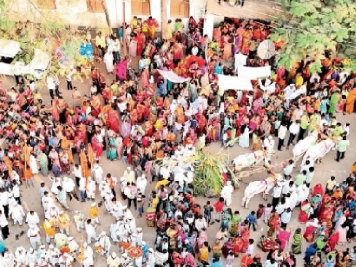 Shri Sant Ganesh Nath Maharaj Palkhi procession attended by thousands ...