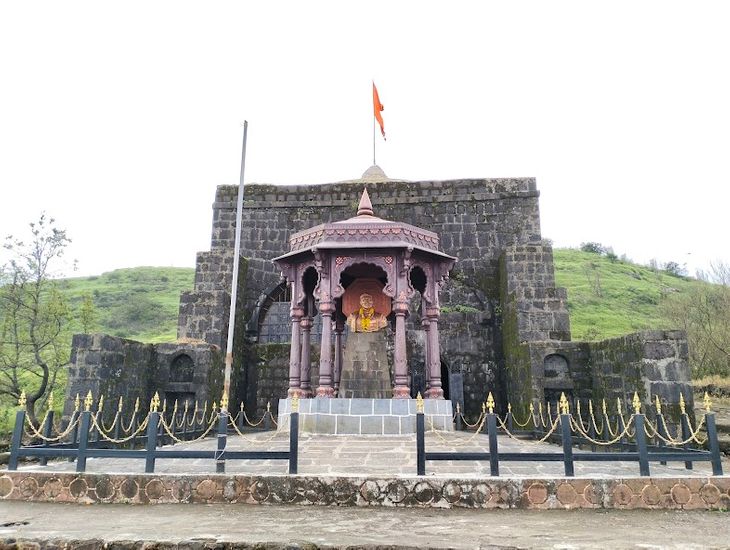 Shiv padasparsh day at Vishramgad today, worship and anointing of ...