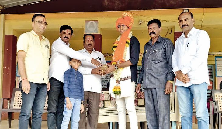 Shaurya from Khawaspur selected for the post of Lieutenant, felicitated ...