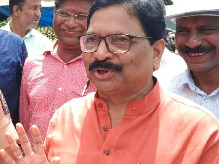 Shiv Sena Mp Ravindra Waikar's Car Met With An Accident | शिवसेनेचे ...