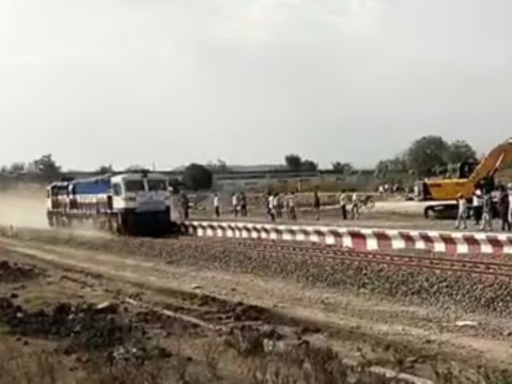 Train runs from Vighanwadi to Rajuri, will reach Beed by January 26 ...