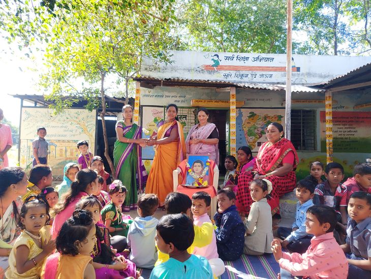 Bhatambri ZP School felicitated Savitri by the girls, the school ...