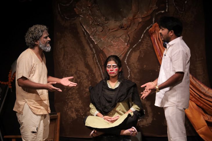 The play 'Utkhanan' is a bold plot that reflects the political ...