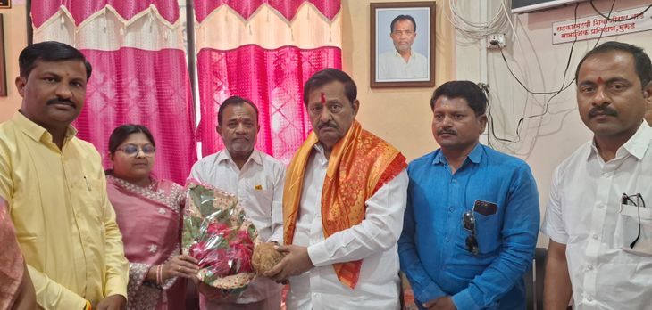 Local administration's efforts to reopen the relocated market, MLA Subhash Deshmukh assures of ...