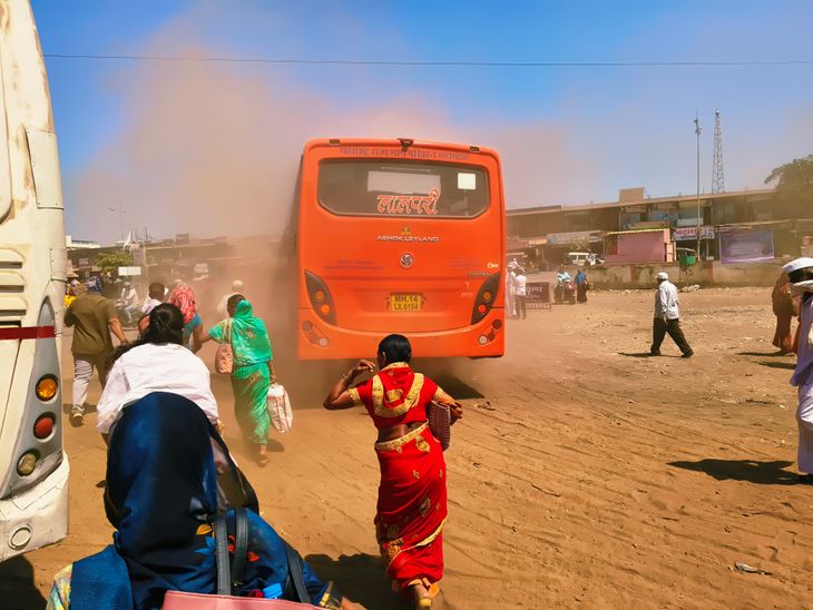 Dust at Tembhurni station bothers 10,000 passengers, 950 buses raise ...