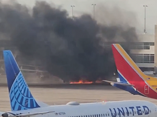 Plane engine catches fire in America, video