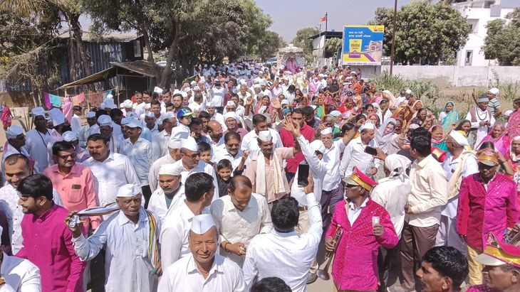Shrimad Mahavakya Nirvachan Niropana ceremony; 2.25 lakh devotees ...