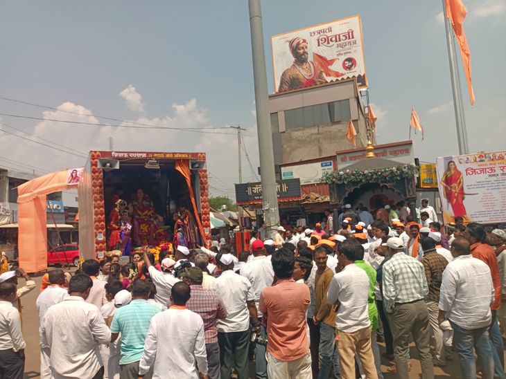 The chariot procession was welcomed with the shouts of Jijau ...