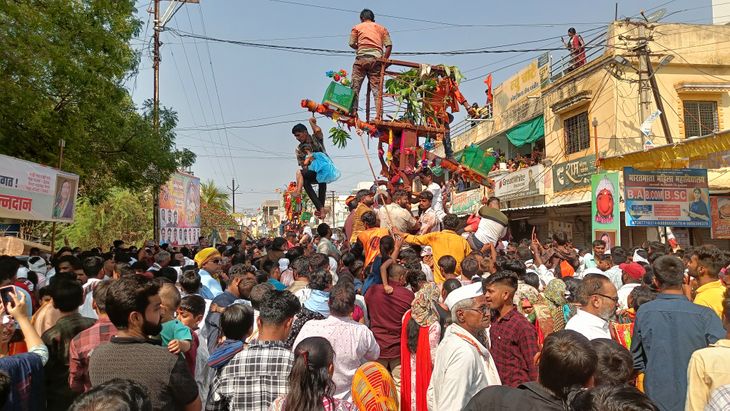 Devotees performed Parikrama by taking out the Vagadi during the ...