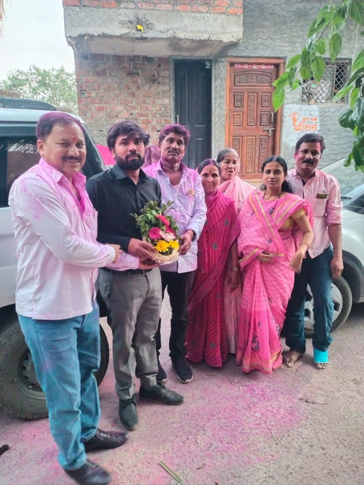 The son of a farmer from Satwaiwadi passed the UPSC exam, secured 304th ...