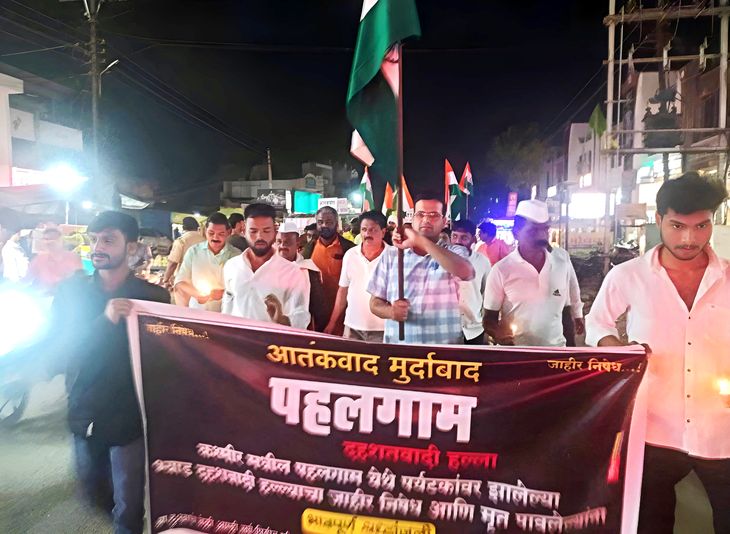 All parties paid tributes in Patur city, candle march to condemn ...