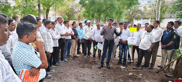 Guidance on Kharif preparation for Malegaon regional officers ...