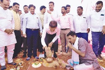 Ahilyabai preserved culture through art - Minister Girish Mahajan ...