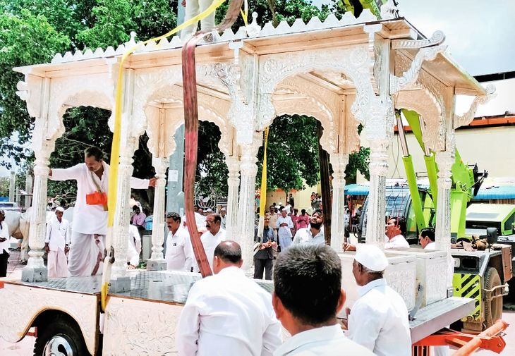 Nath's palanquin: 120 kg silver chariot unveiled