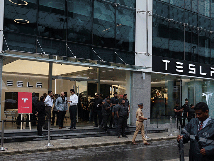 Tesla India LIVE | Tesla Mumbai Showroom Launch Photos Update; Bandra ...
