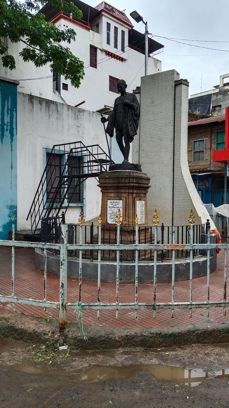 Mahatma Gandhi statue to be renovated | महात्मा गांधी पुतळ्याचे ...