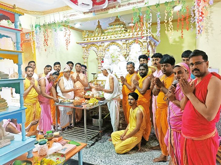 Daily puja, aarti in Jain temples during the Mahaparvata | जैन ...