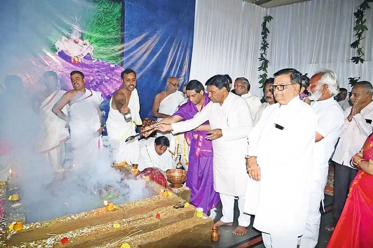 Recitation of Atharvashirsha by Ausekar Maharaj for the welfare of the ...