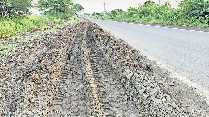 Black soil dumped on the roadside on Washim-Shelubazar road, causing ...
