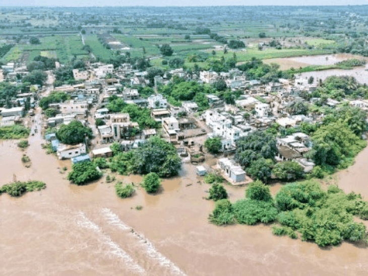 Marathwada Heavy Rain Flood Update; Crop Damage Houses Affected 17 Photos | मराठवाड्यात अश्रूंचा ...