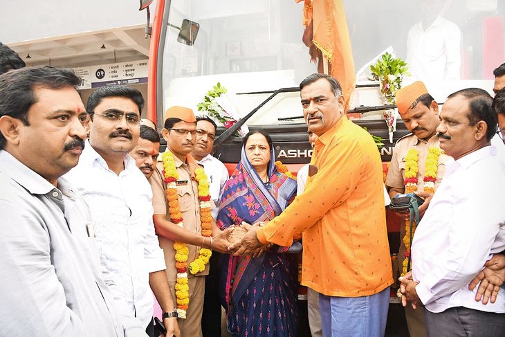Muktainagar-Bhagwangad bus gets a warm welcome from the community in ...
