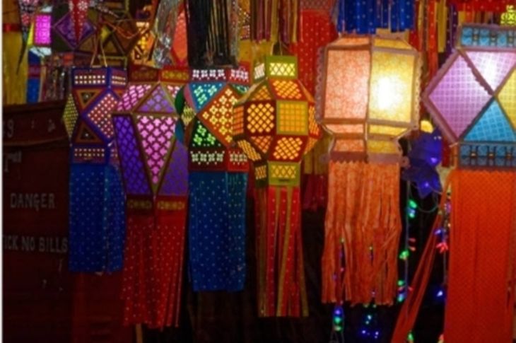 Eye-catching sky lanterns became the main attraction for customers