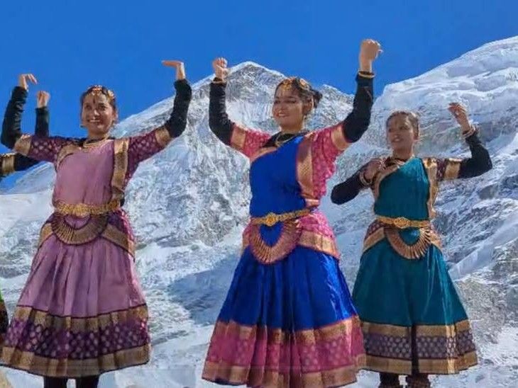 Kolhapur dancers performed Bharatanatyam directly at Everest Base Camp ...
