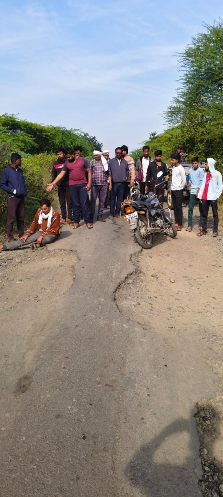 Demand to start work on Pala to Bhivkundi road immediately, otherwise ...