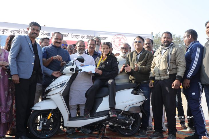Raj Tiwari won a TVS and Sakshi Jadyal won a Jupiter in the half ...