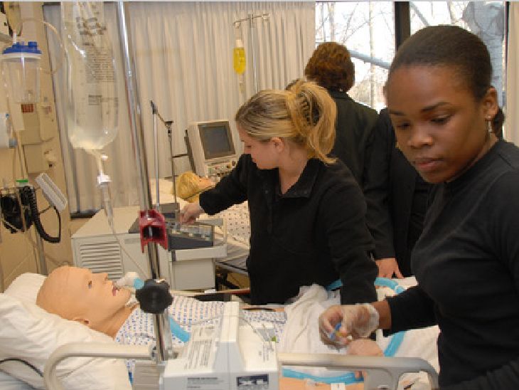 Medical Students Practice on Virtual Patients with High-Fidelity Simulators