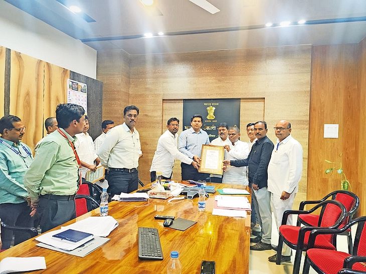 CEOs meet in Beed on issues of disabled people, organization gave ...