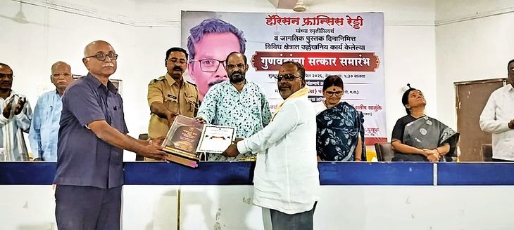 Praveen Ingle honored with Champavati Ratna Award by dignitaries
