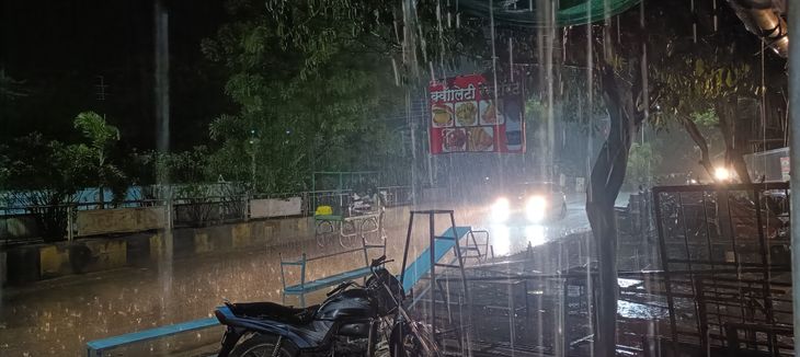 Rain with stormy winds in Nilanga; Three animals killed by lightning ...