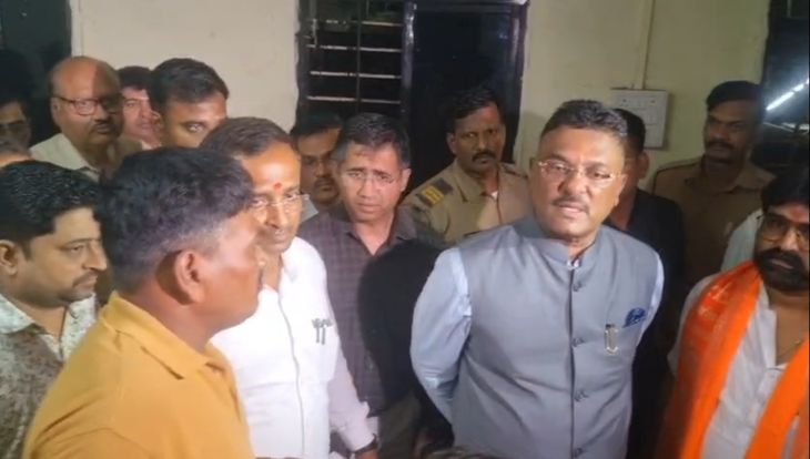 Transport Minister conducts surprise inspection of bus stand