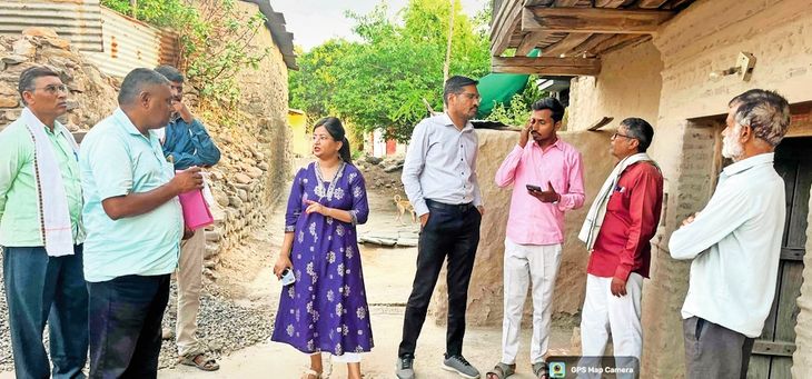 Khamgaon is the first in the state to complete the house listing block.