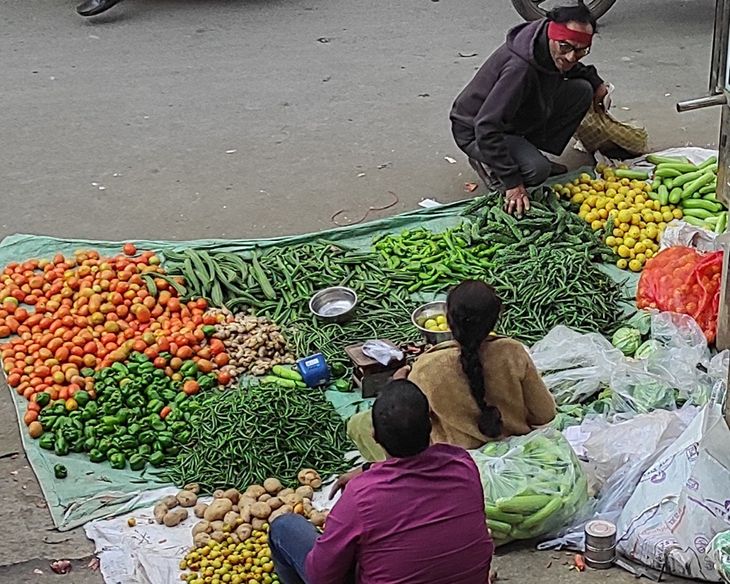 Spinach, fenugreek, coriander expensive by Rs 10 to 20, stormy rains ...