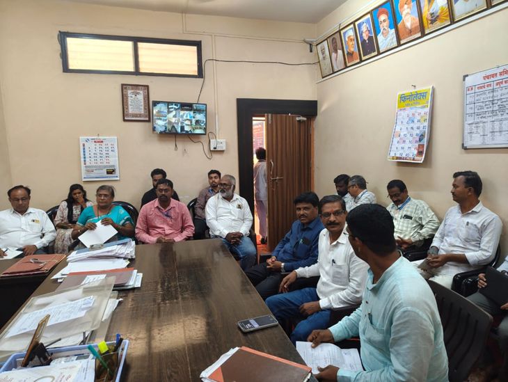 Discussion on issues of employees in Panchayat Samiti, meeting of ...