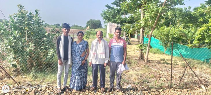 Farmers fight for the demand of Shiv Road, Gajanan Kautikkar's farm in ...