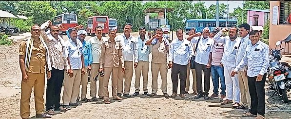 Maha Aarti and bell ringing movement attracted attention at Dharur depot
