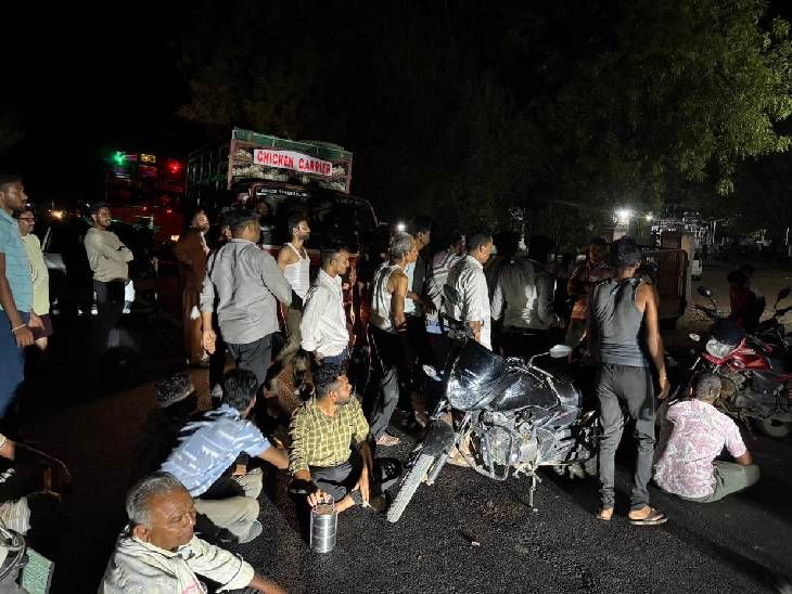 Shirpur-Chopda Road Traffic Jam Due to Farmers Protest Over Power Cut