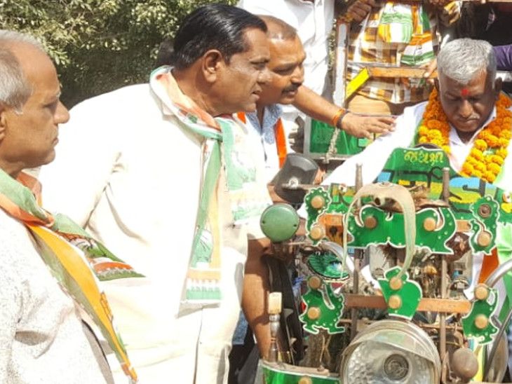 Jasdan Peta Election, Avsar Nakiya On Election Campaign On Rickshaw