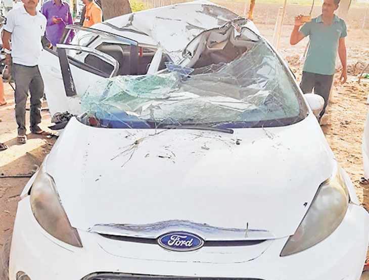 two people death in car accident at valevasa, surendranagar