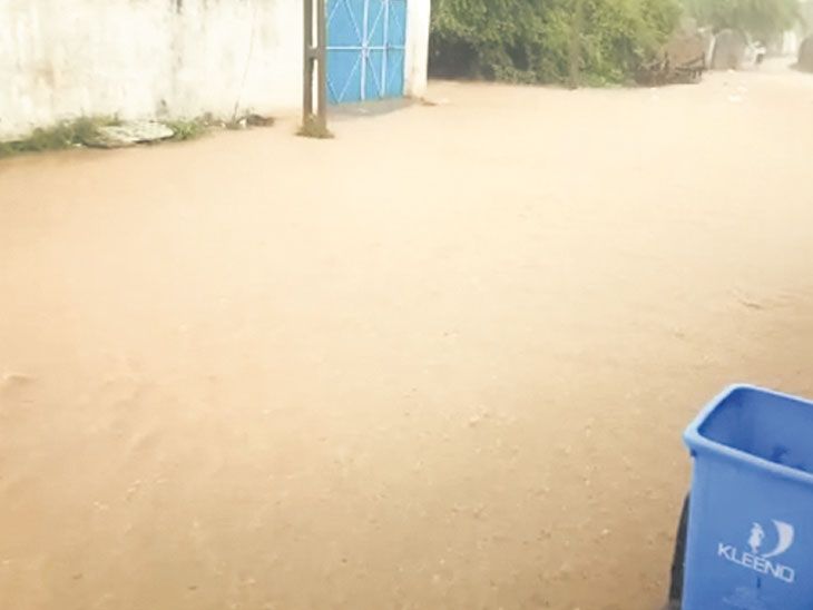 3 inch rain in rapar in kutch | ખડીરના બાંભણકામાં 1 કલાકમાં 4 ઇંચ ...