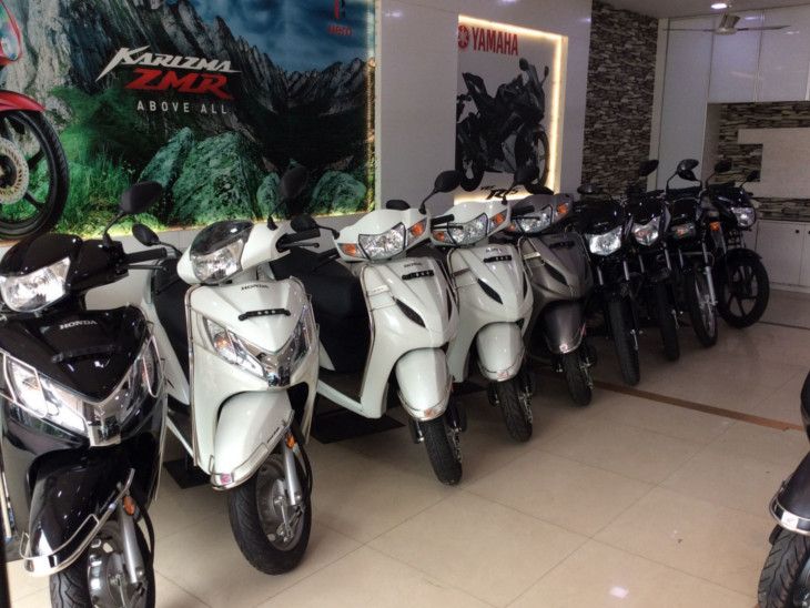 Booking for more than one thousand four-wheel and 2 thousand two-wheels ...