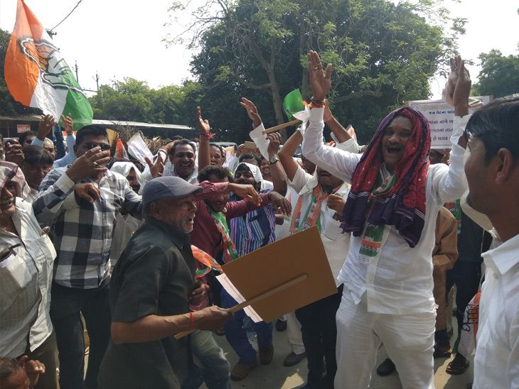 The Congress workers wrap their heads around it