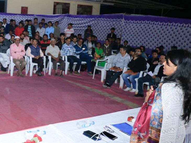 Collector's gram sabha in Samiyala and Tajpura villages near vadodara ...