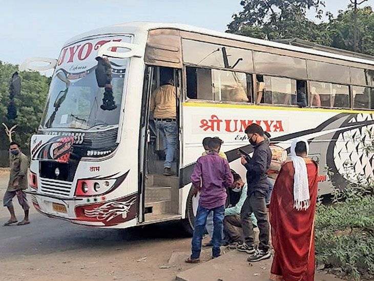 450 workers from Padra taluka left for Madhya Pradesh in a private bus