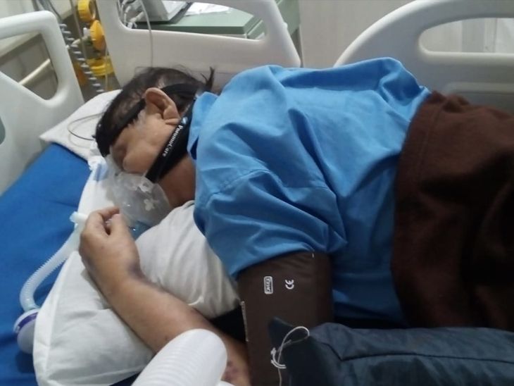 Giving the corona patient upside down and giving oxygen increases the ...