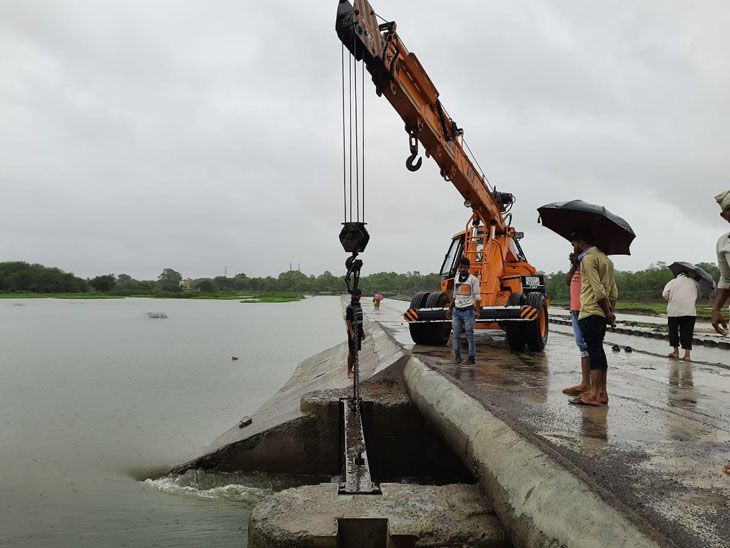 All the gates of Devdha Dam were opened to avoid flood crisis
