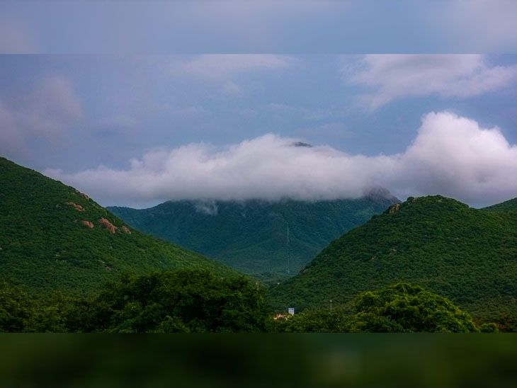 Calendar photo of Girnar | સૌંદર્ય: ગિરનારનો કેલેન્ડર ફોટો - Junagadh ...